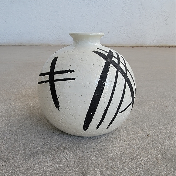 Accents | 196s Bitossi White And Matte Black Vase | Poshmark
